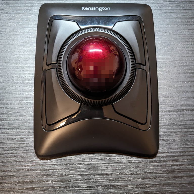 「Kensington ExpertMouse レビュー」角度つけすぎ。 | ガジェ文